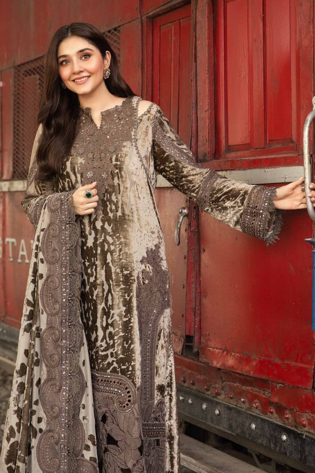 Printed Lawn Shirt Design With Lace 2025 - OYe Ji